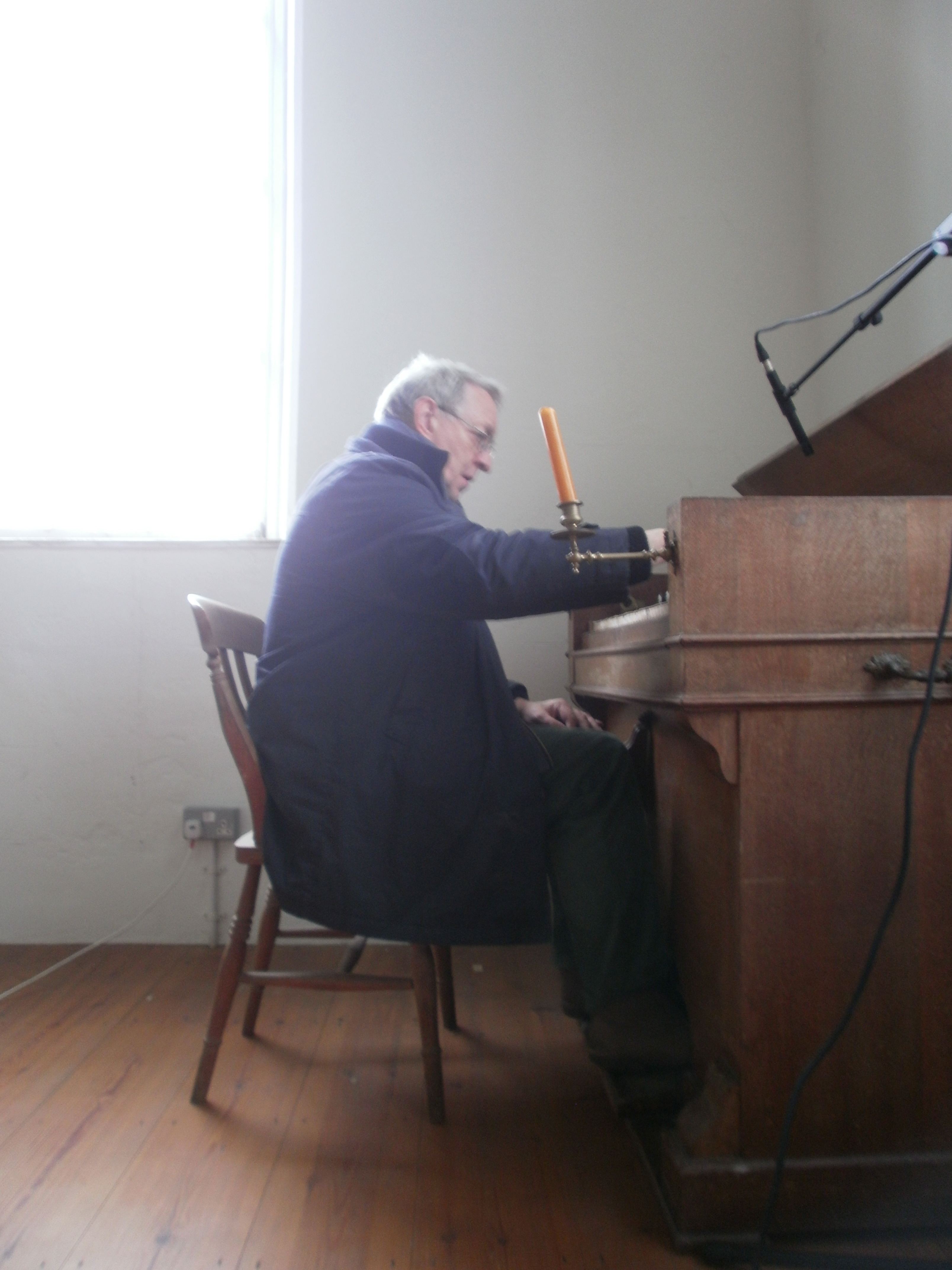 Angharad Davies, Steve Beresford and Simon Reynell – Capel y Graig